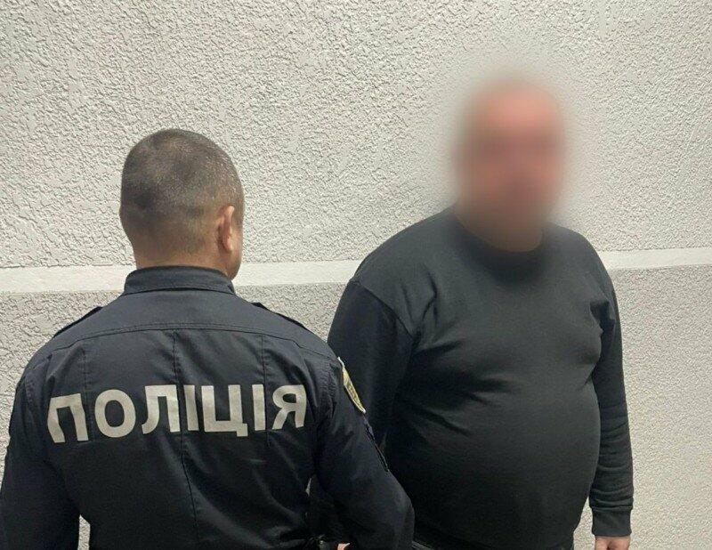Поліція Берегівщини затримала керівника підрозділу банку, який ...
